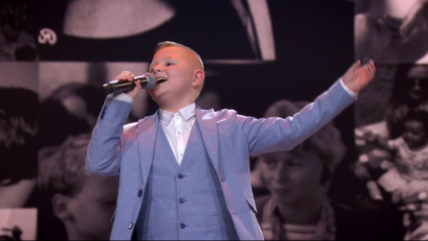 Piepjonge Pietje (10) zingt voor zijn moeder in 'Holland's Got Talent ...