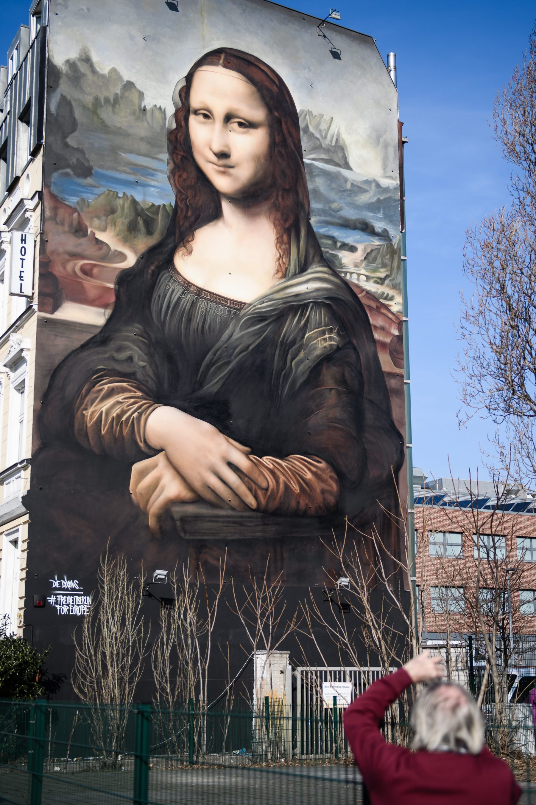 Kunstenaars vestigen wereldrecord met gigantische Mona Lisa in Berlijn ...