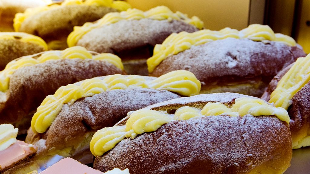 Is het Flügel-roombroodje van Bakker Bart dé anti-katersnack voor ...