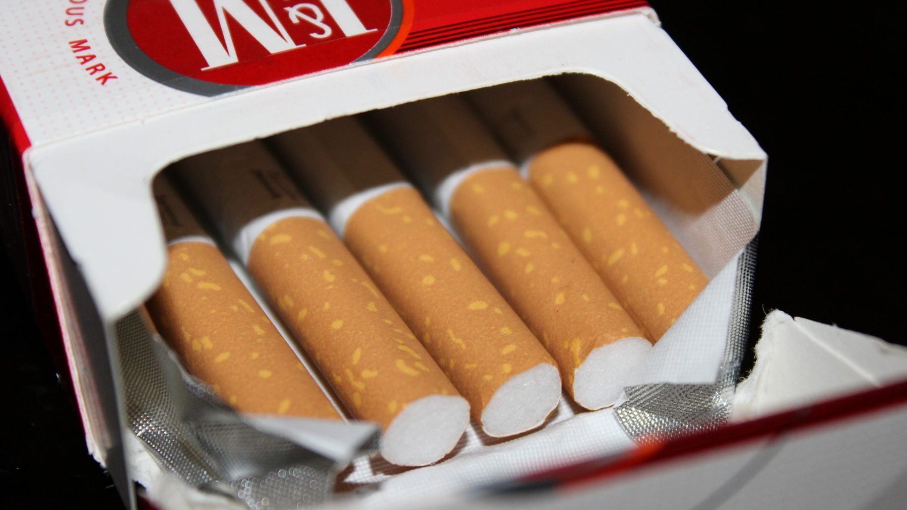 Alle sigaretten hebben vanaf 1 januari 2020 een 'saaie' verpakking ...
