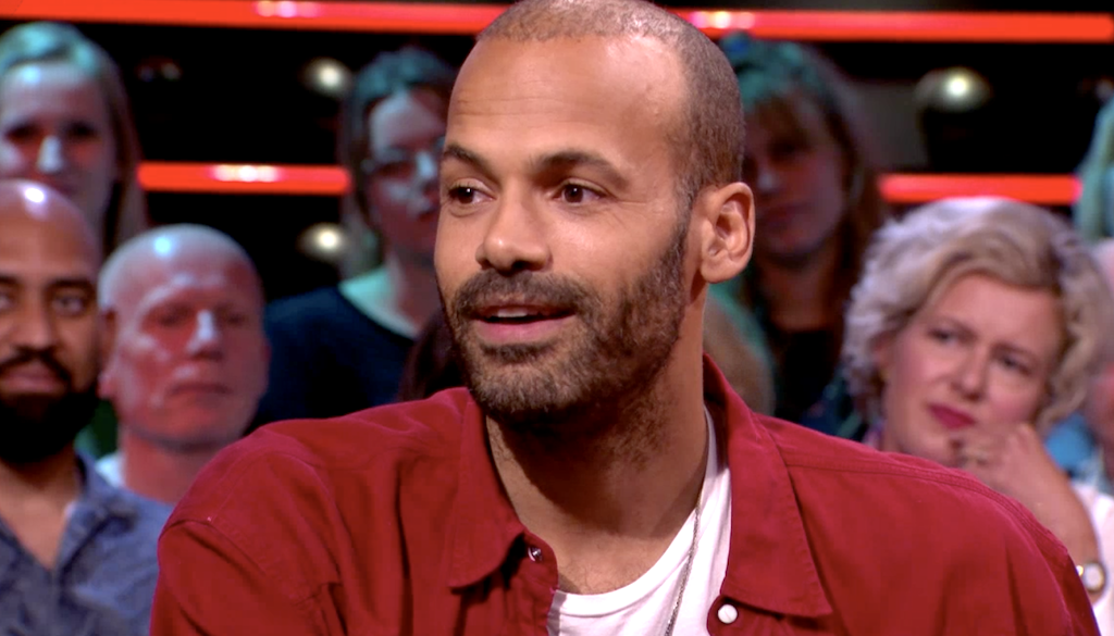 Alain Clark zingt 'Formidable' in De Wereld Draait Door - LINDA.nl
