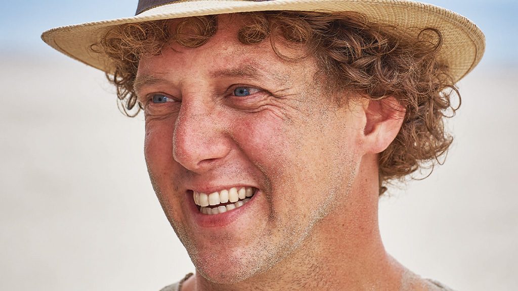 Cabaretier Jochem Myjer deelt tekst over onzekerheid - LINDA.nl