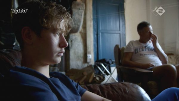 Ontspoorde pubers krijgen laatste kans in aangrijpende docu 'Rotjochies ...