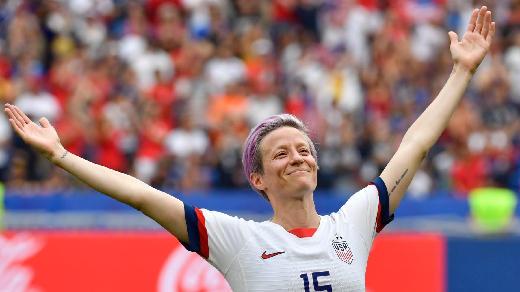 Megan Rapinoe uitgeroepen tot beste voetbalster ter wereld - LINDA.nl