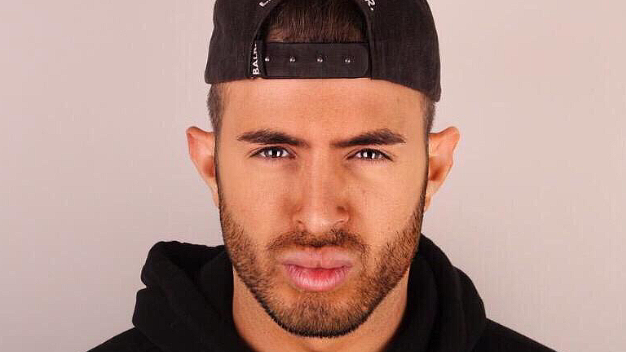 'Eindelijk beeldige flappers' voor Chiel Harten (29) na oorcorrectie ...