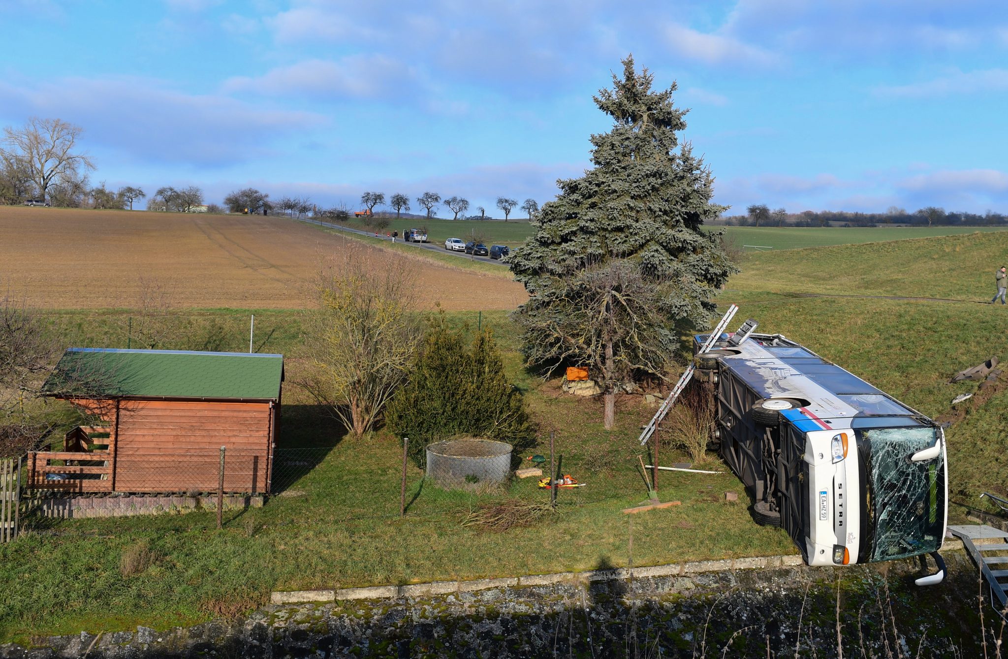 Dode en gewonde kinderen na ongeluk met schoolbus in Duitsland - LINDA.nl