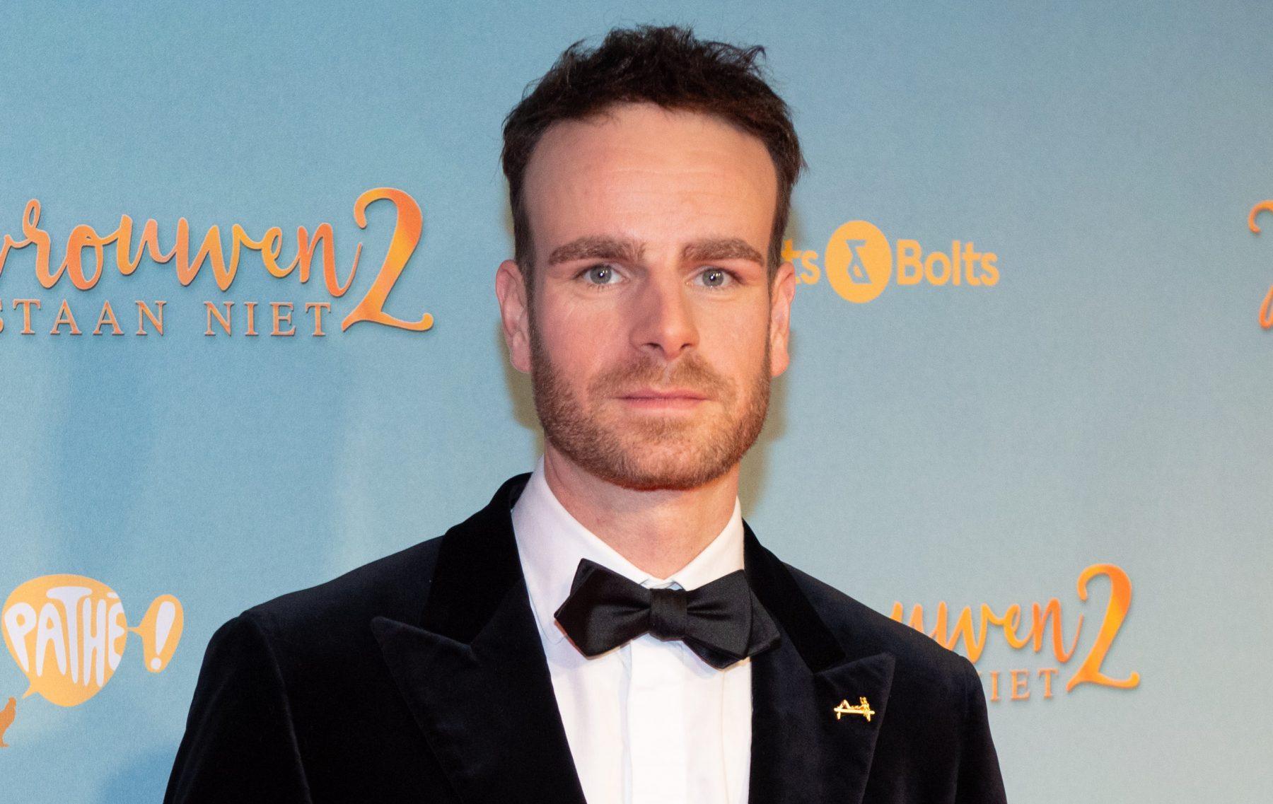 Lekker Loeren: acteur Henry van Loon eet pizza zonder shirt - LINDA.nl