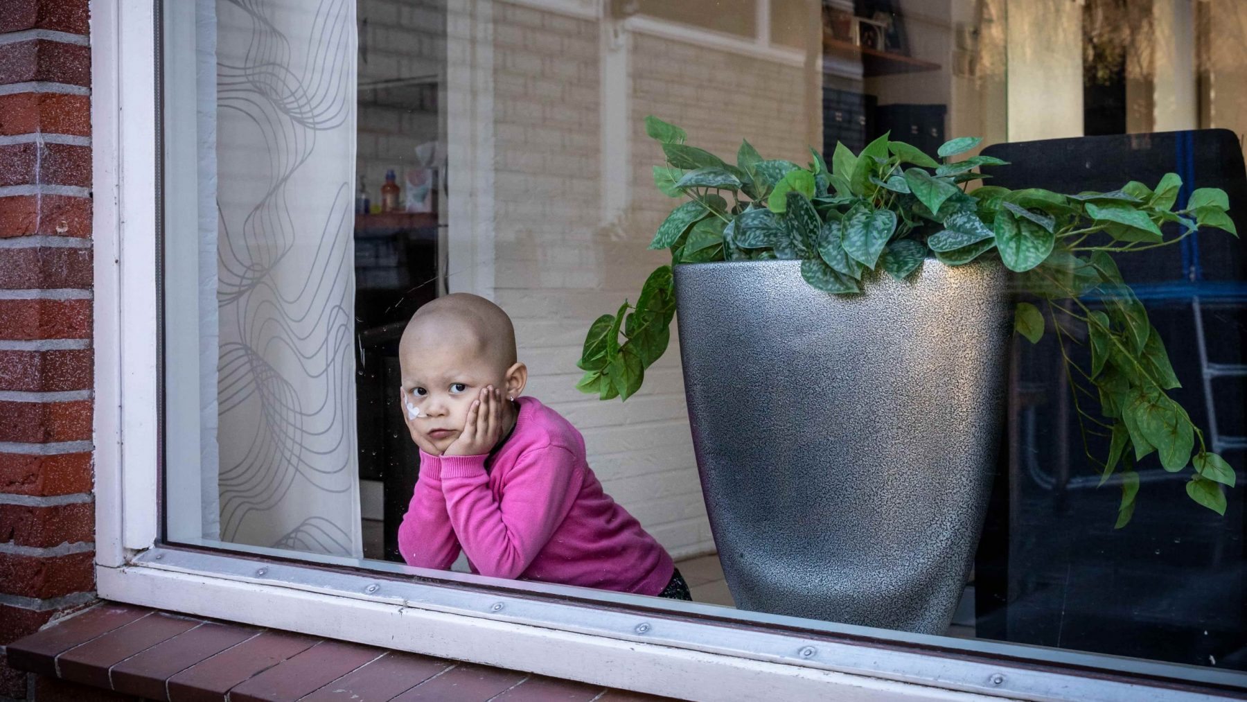 Marijn Fidder maakt fotoserie van kinderen met kanker tijdens corona ...