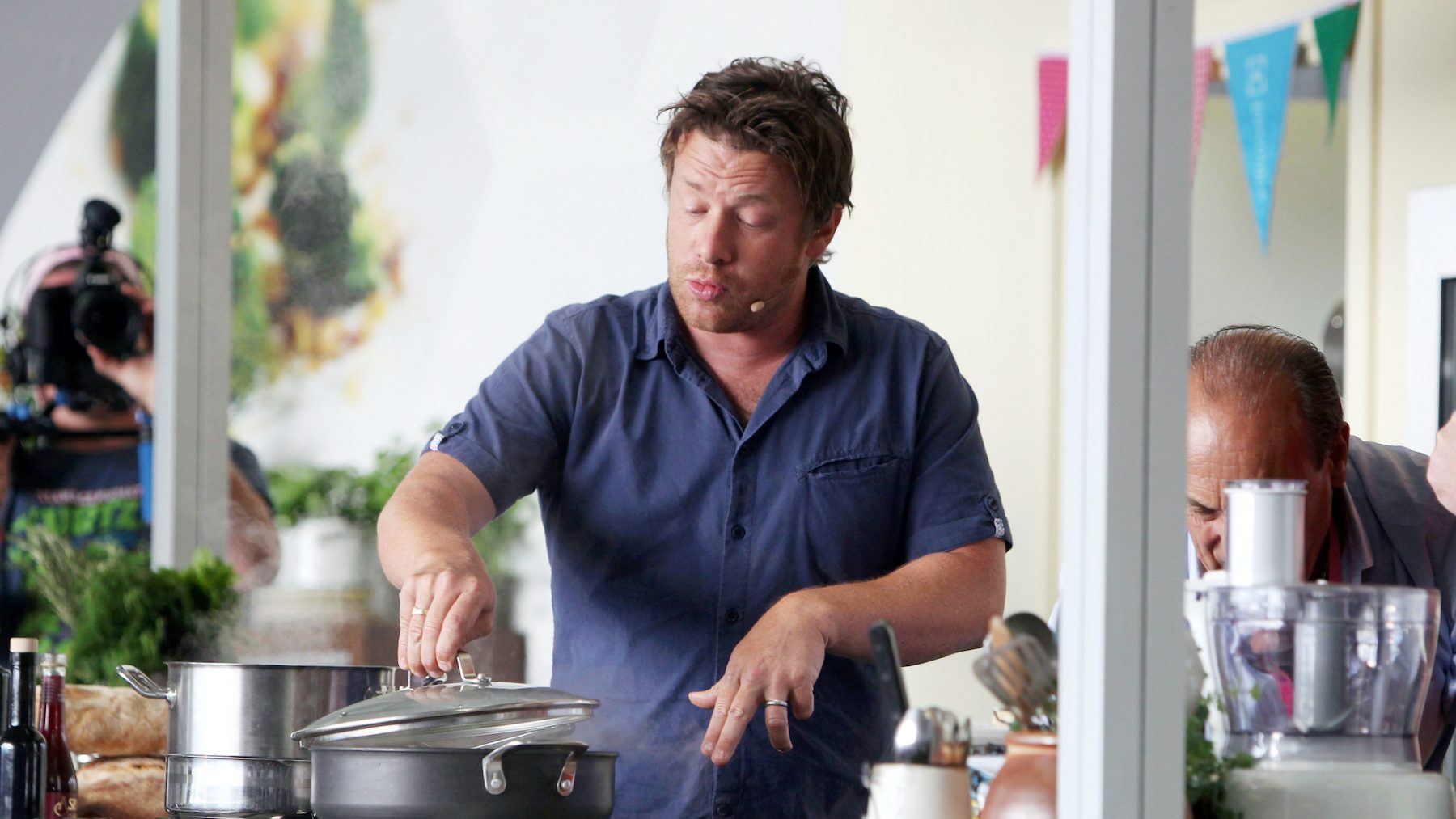 Van jong talent tot wereldbekend: chef-kok Jamie Oliver is jarig - LINDA.nl