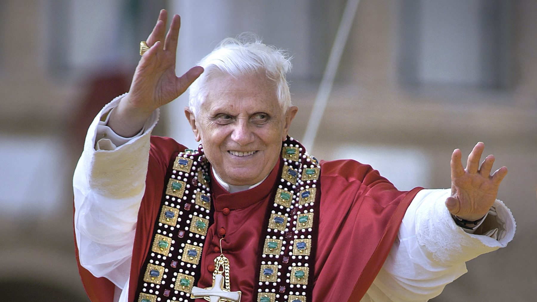 Paus Benedictus XVI ernstiek ziek geworden na trip naar Duitsland ...