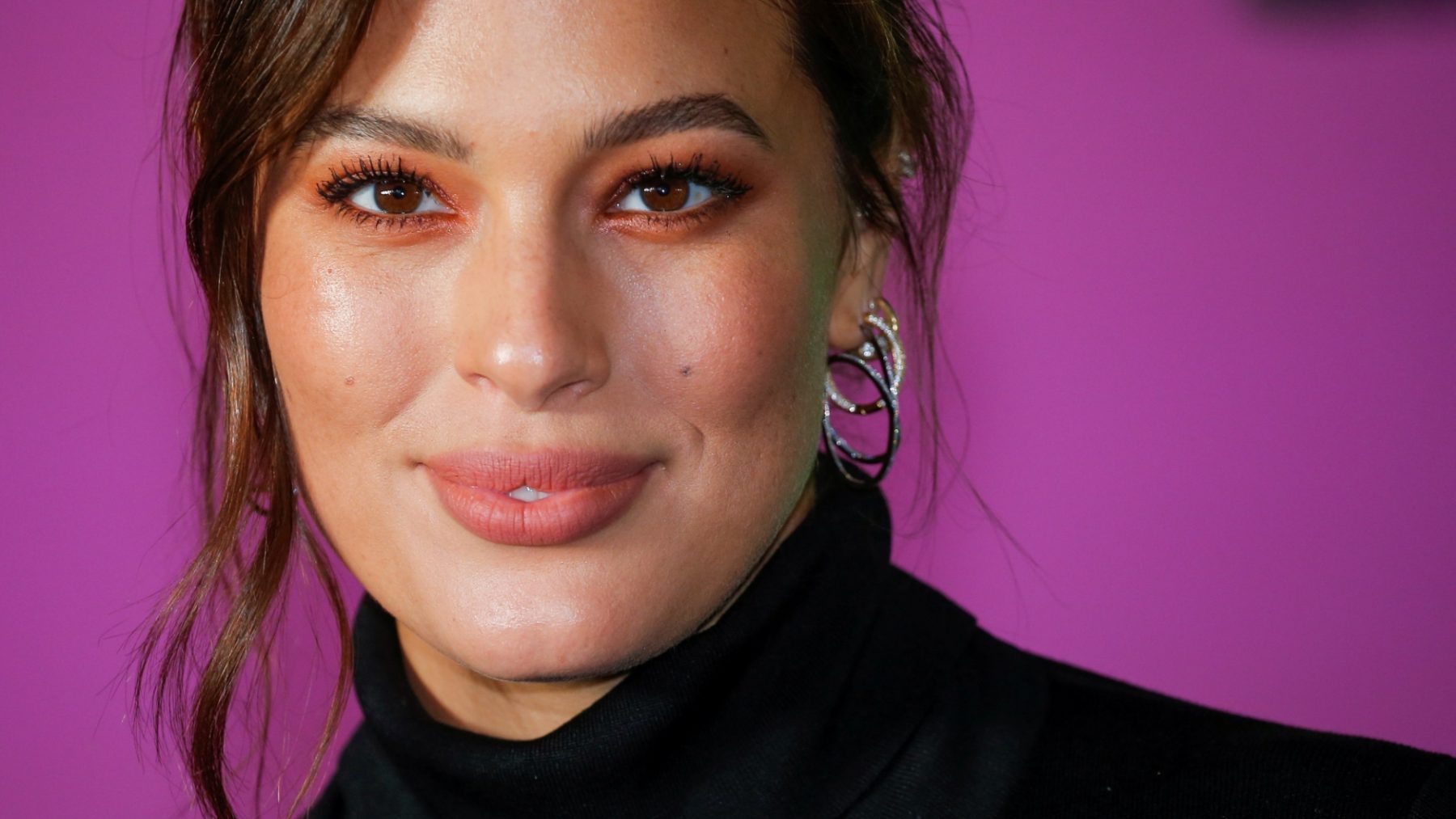 Plussize model Ashley Graham deelt eerlijke video van postpartum striae ...