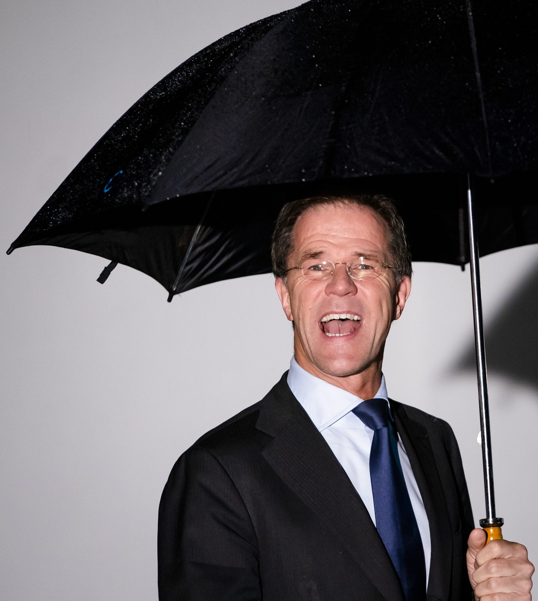Goedlachs, doordacht en een feestbeest: Mark Rutte is tien jaar premier ...