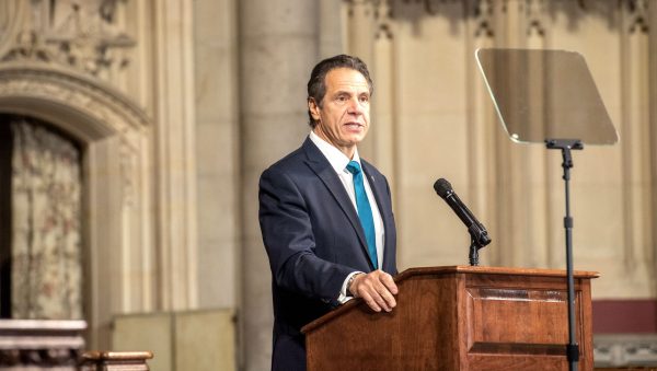 Andrew Cuomo, gouverneur van New York, krijgt Emmy voor speeches - LINDA.nl