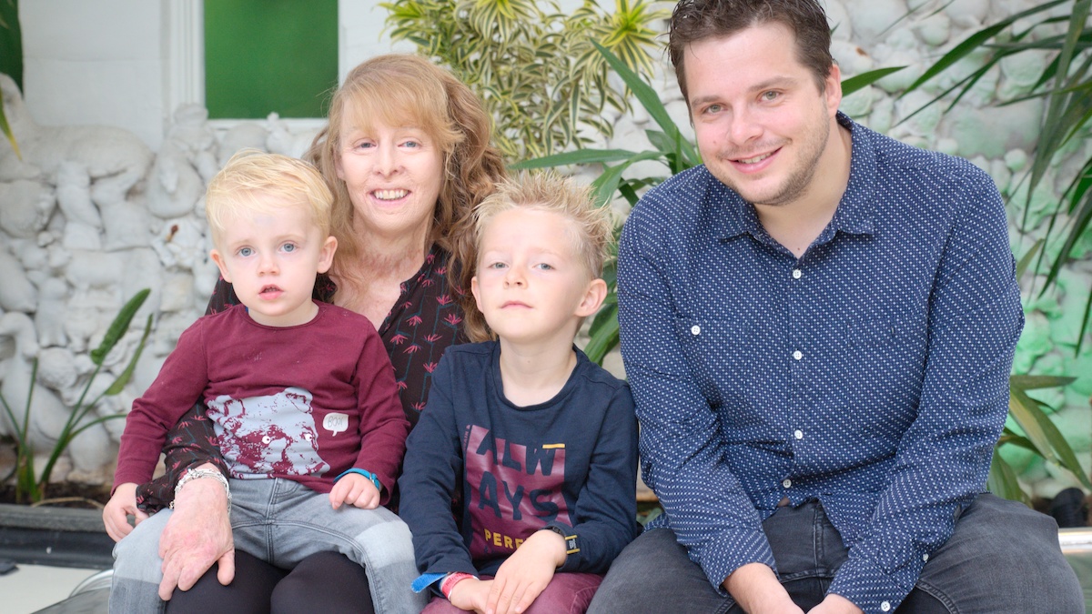 20 jaar later blikt Monique terug op de brand in 't Hemeltje in ...