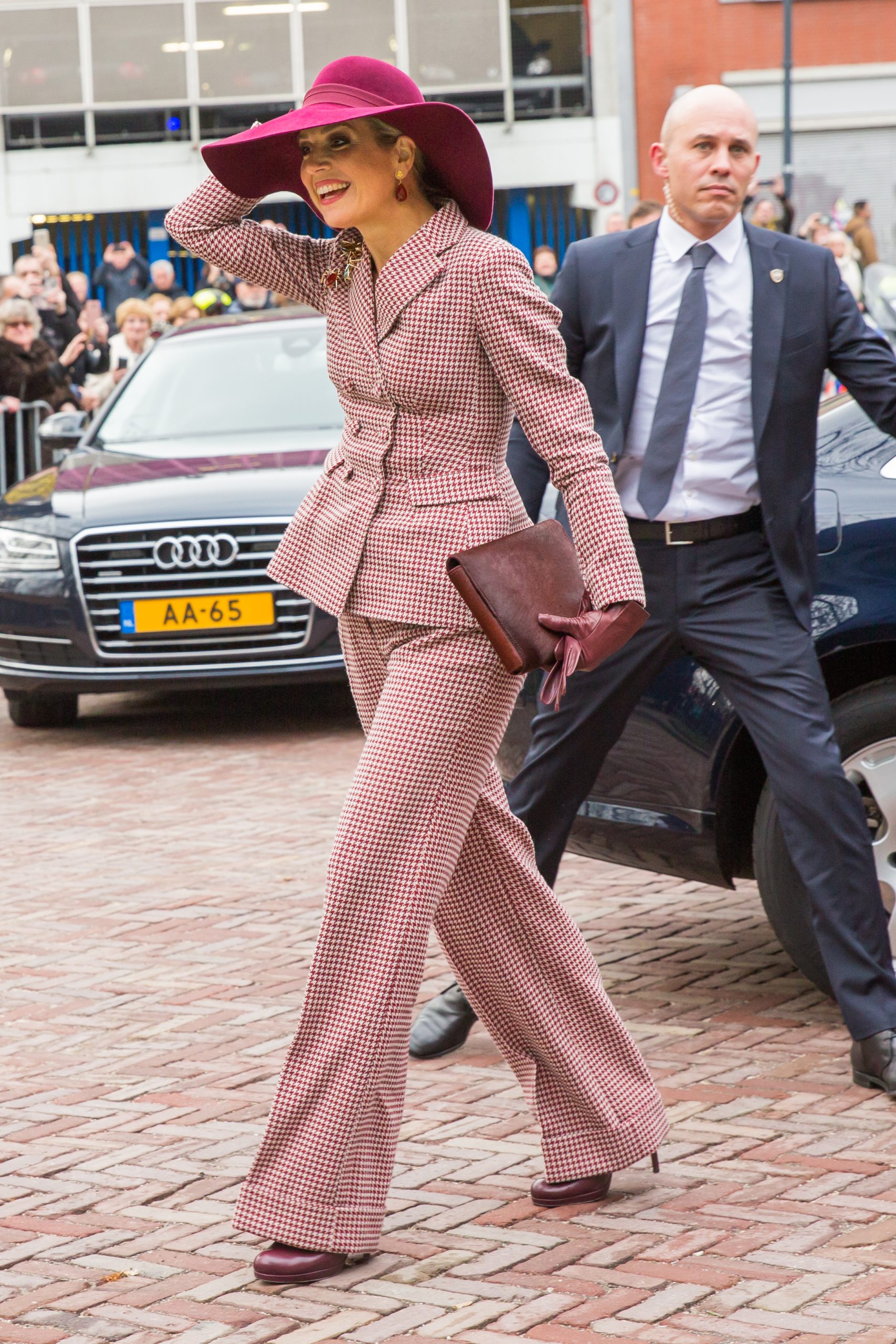 Máxima's broekpakken: van een knalgele Zara tot rode couture - LINDA.nl