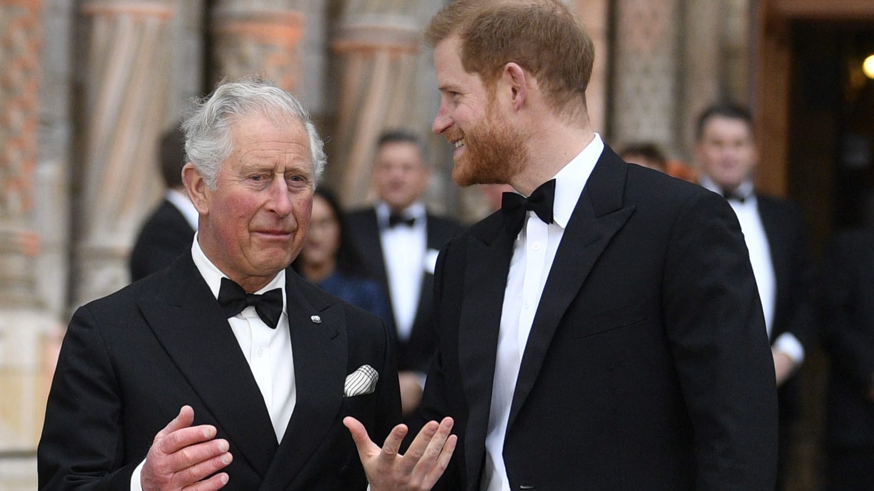 Prins Charles 'nog steeds woedend' op Harry na interview met Oprah ...