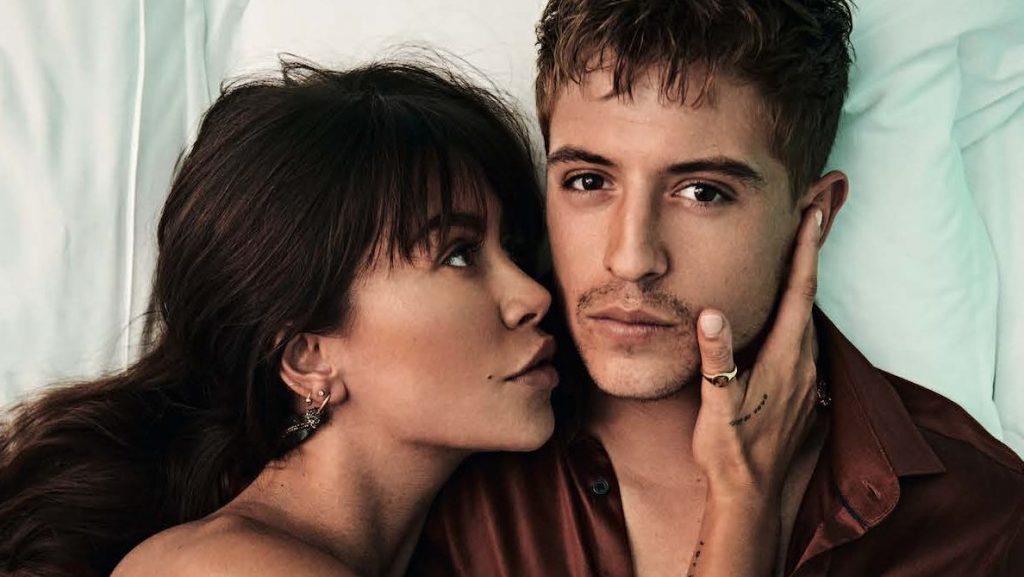 Influencer Jaimie Vaes en rapper Lil' Kleine zoenend gespot - LINDA.nl