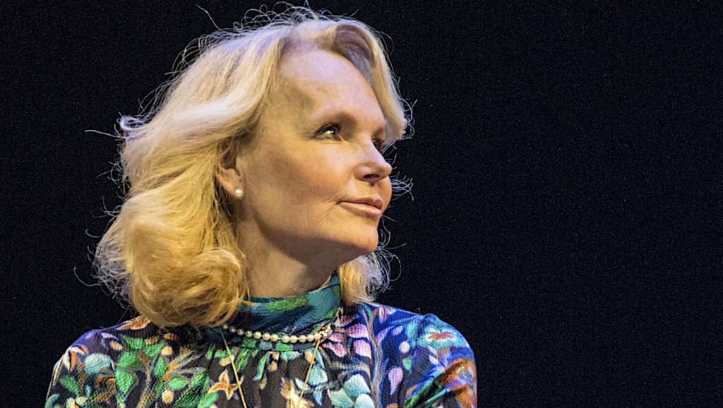 'Zeven Zussen' krijgt achtste boek, een wens van schrijfster Lucinda ...