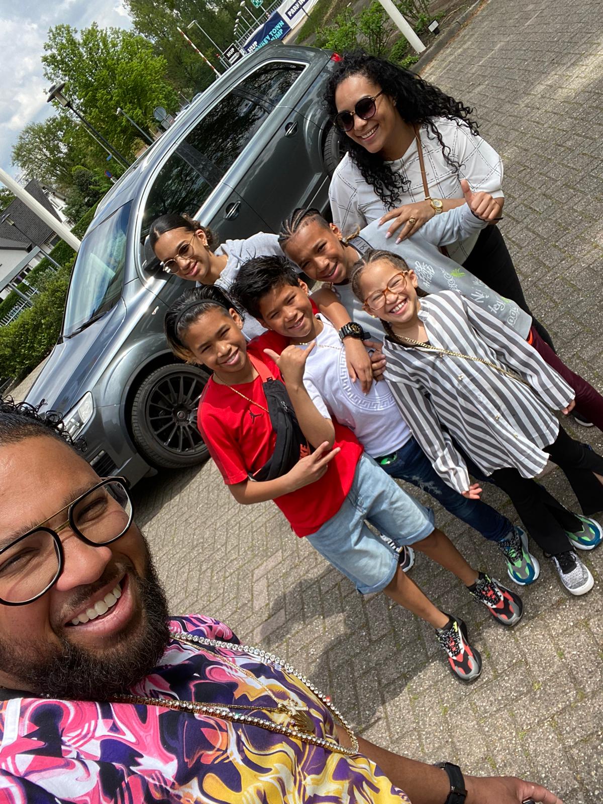 Papa Jay Lopez over 'Een Huis Vol': 'Auto werd bekrast na crowdfunding ...