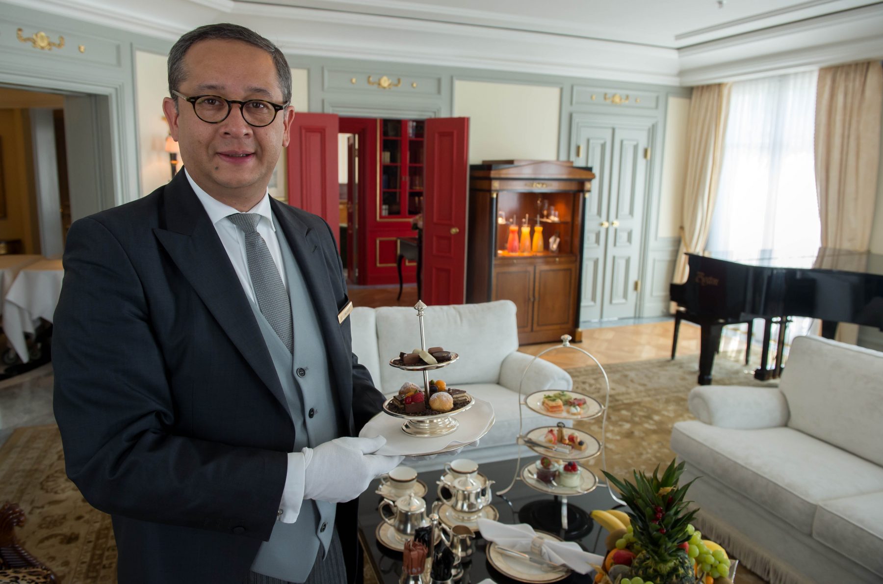 In dit luxe hotel (inclusief butlers) logeerde ons koningspaar in ...