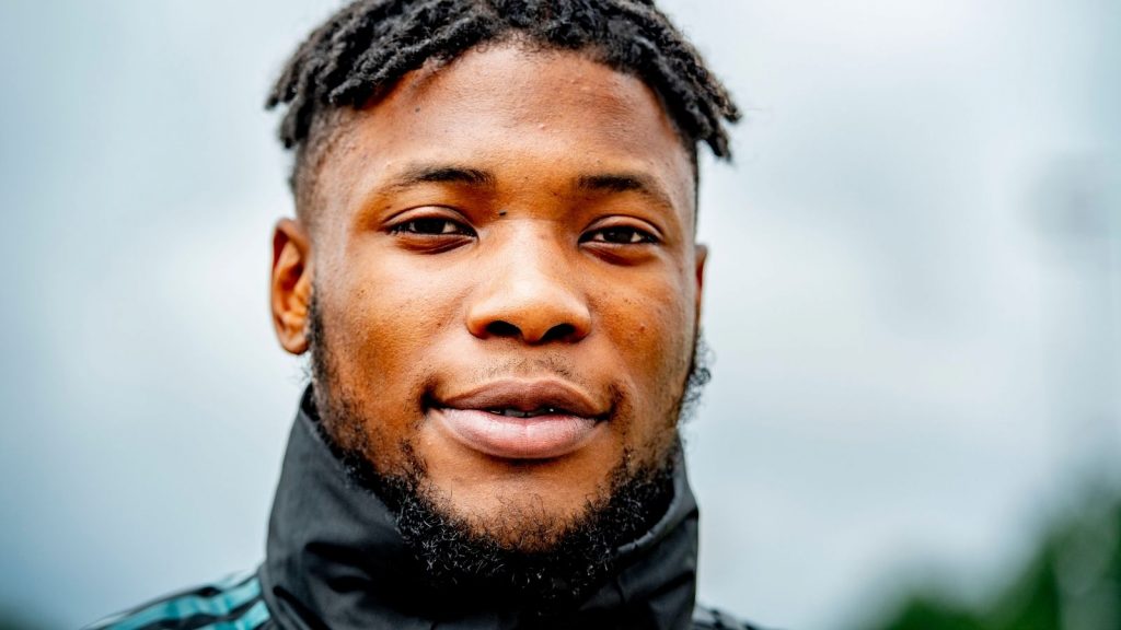 Rapper Sevn Alias is vader geworden van dochter: 'Ik ben bij je' - LINDA.nl