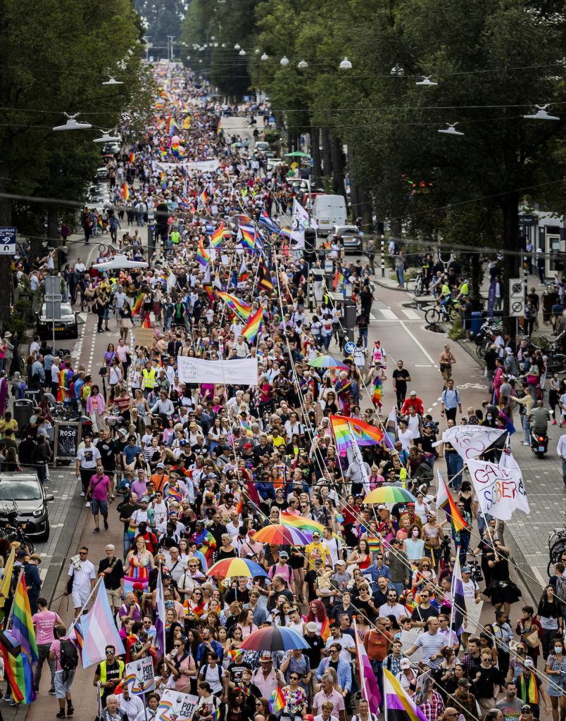 De Pride Walk in beeld: 'Het was indrukwekkender dan ooit' - LINDA.nl