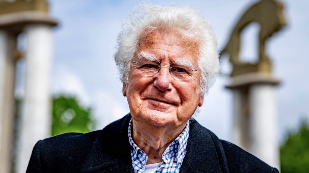 Gerard Cox (81) neemt na zestig jaar afscheid van het theater - LINDA.nl