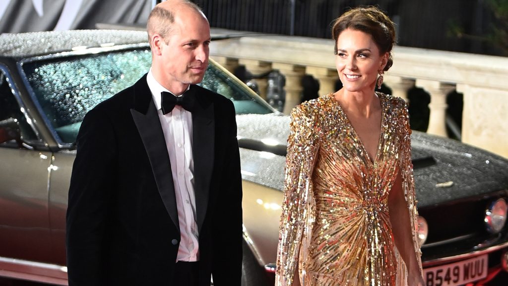 Spectaculaire jurk van Kate Middleton bejubeld door modepers én Bond - LINDA.nl