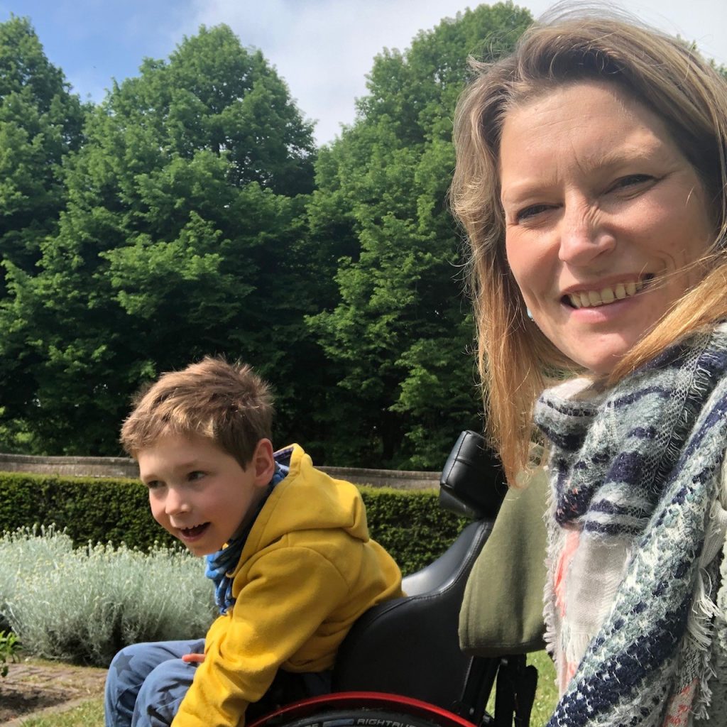 Eva's zoon heeft GNAO1-mutatie: 'We donderden van de roze wolk af ...