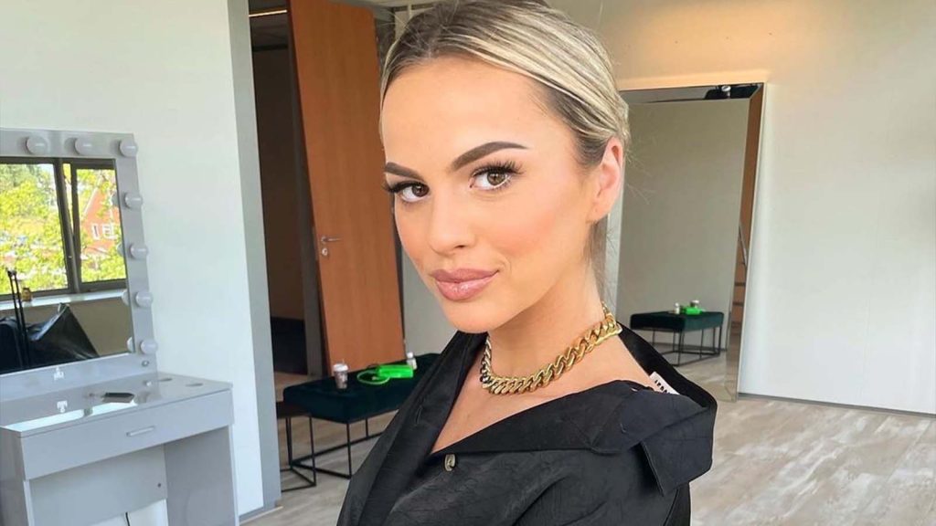 Demi de Boer deelt eerste foto van gezicht dochter Rémi: 'Zo schattig!' - LINDA.nl