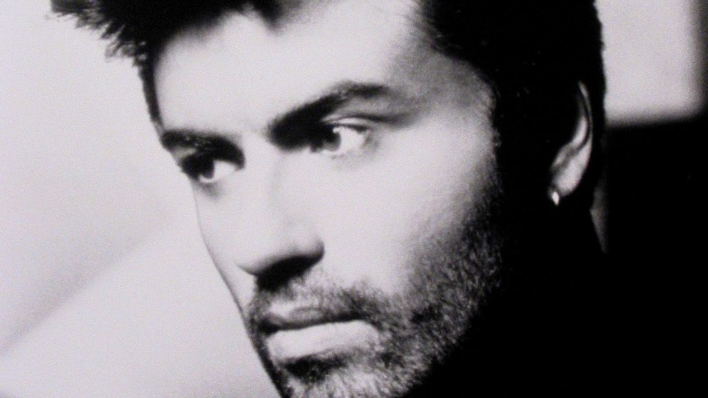 5 x meest iconische momenten van George Michael vijf jaar na overlijden ...