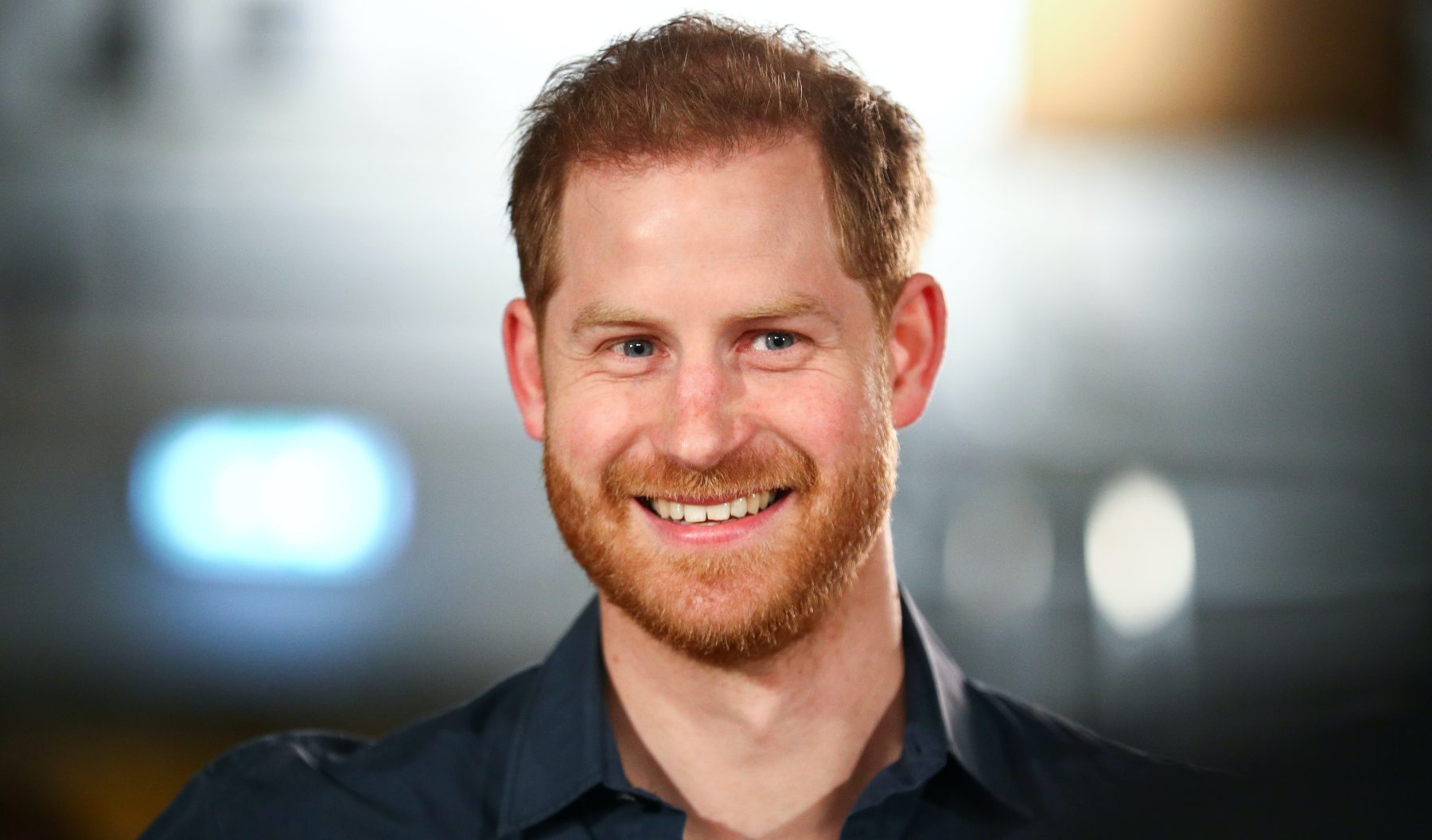 Fans prijzen nieuwe looks van 'mentaal fitte' prins Harry - LINDA.nl