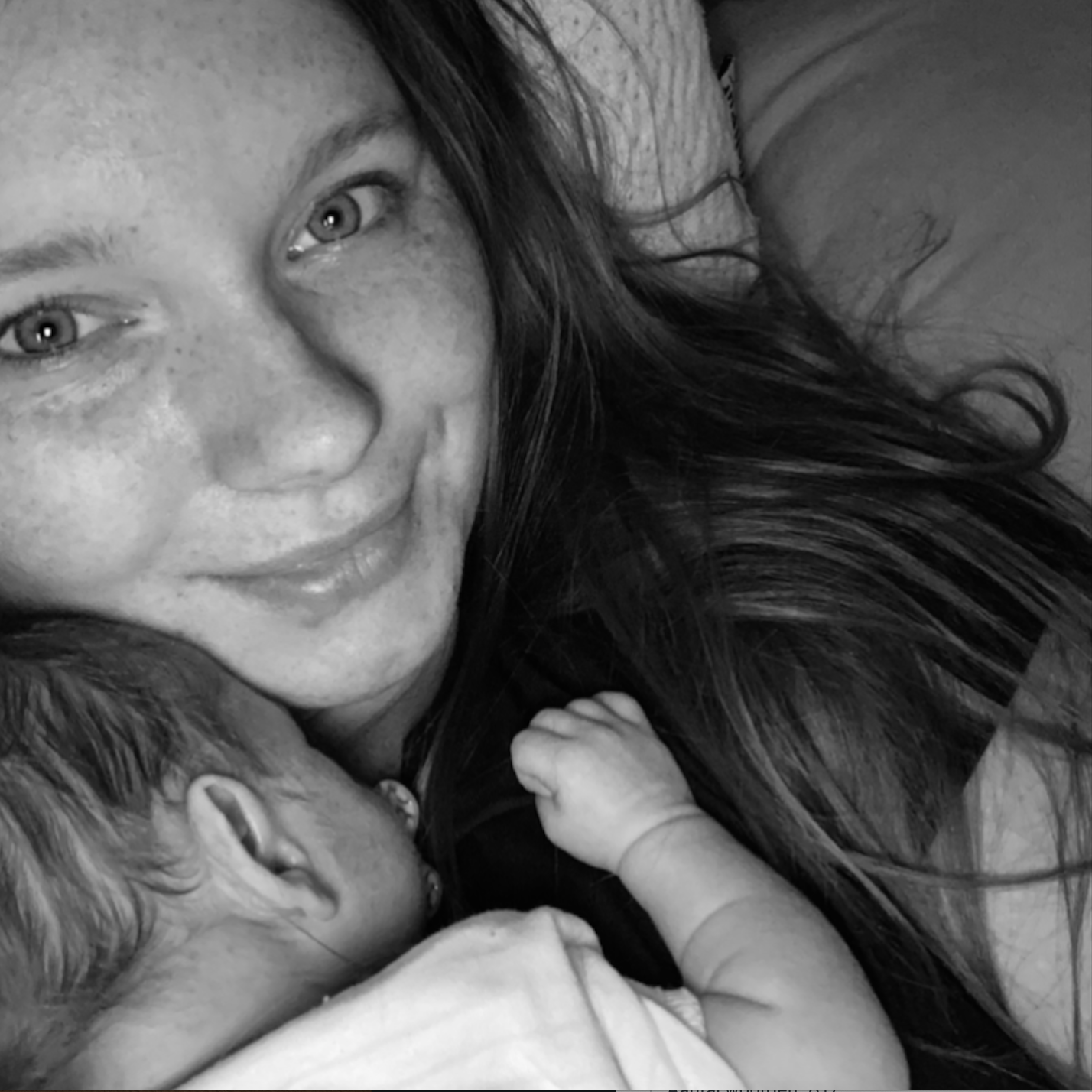 Whitney (24) en haar baby wonen in een vochtig huis vol schimmel - LINDA.nl