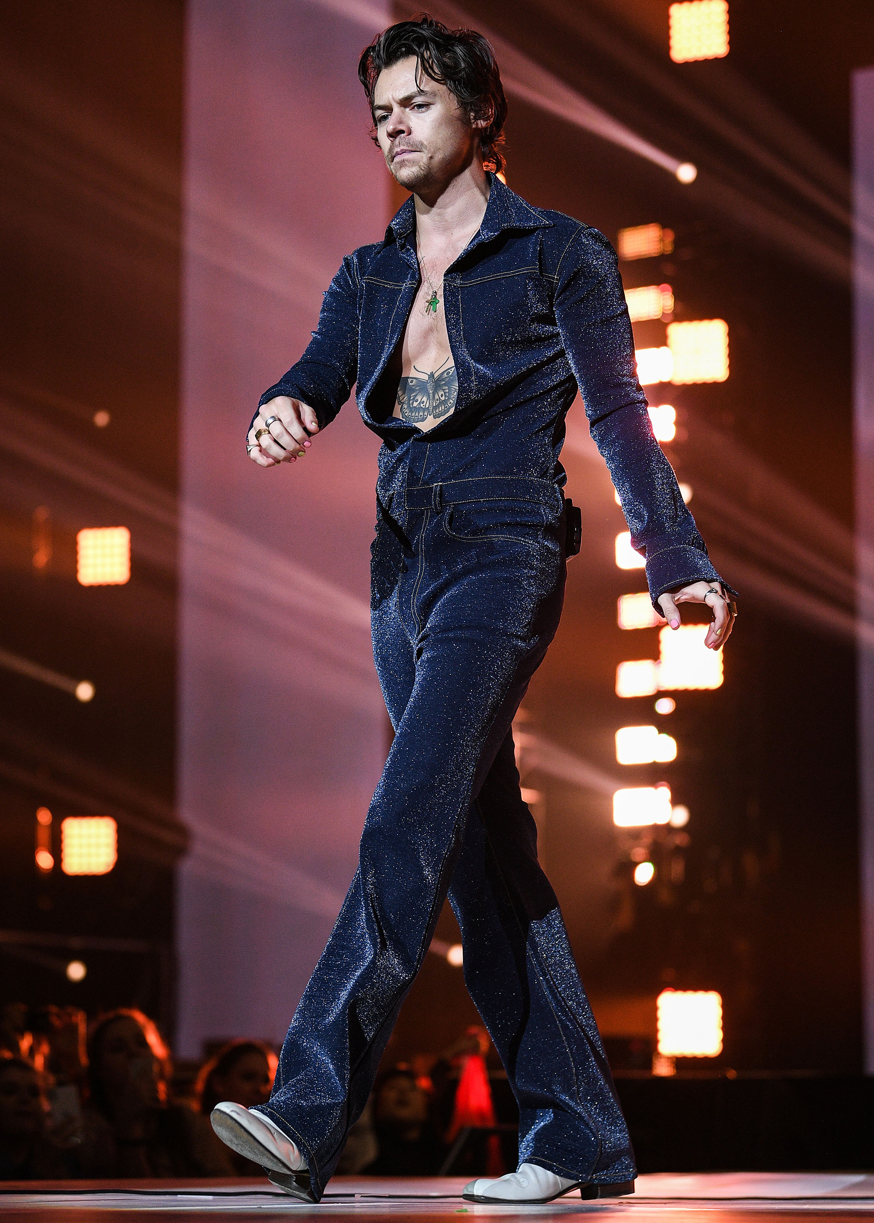 Harry Styles kondigt album aan met opvallend fashion statement - LINDA.nl