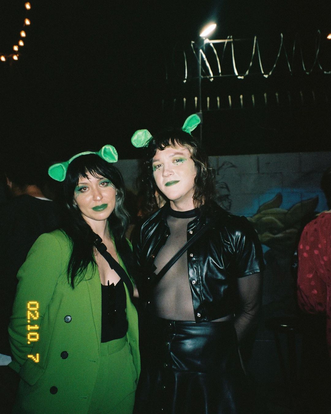 De 'Shrekste' outfits: Shrek Rave zamelt geld in en maakt er een feest ...