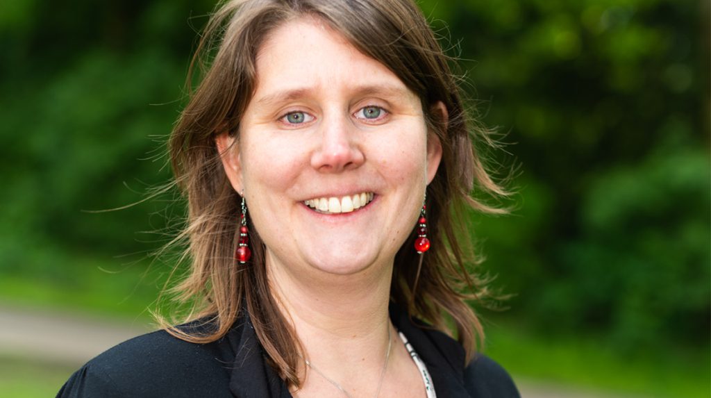 Elvira deed het met haar collega: 'Ik had alleen mijn pumps aan' - LINDA.nl