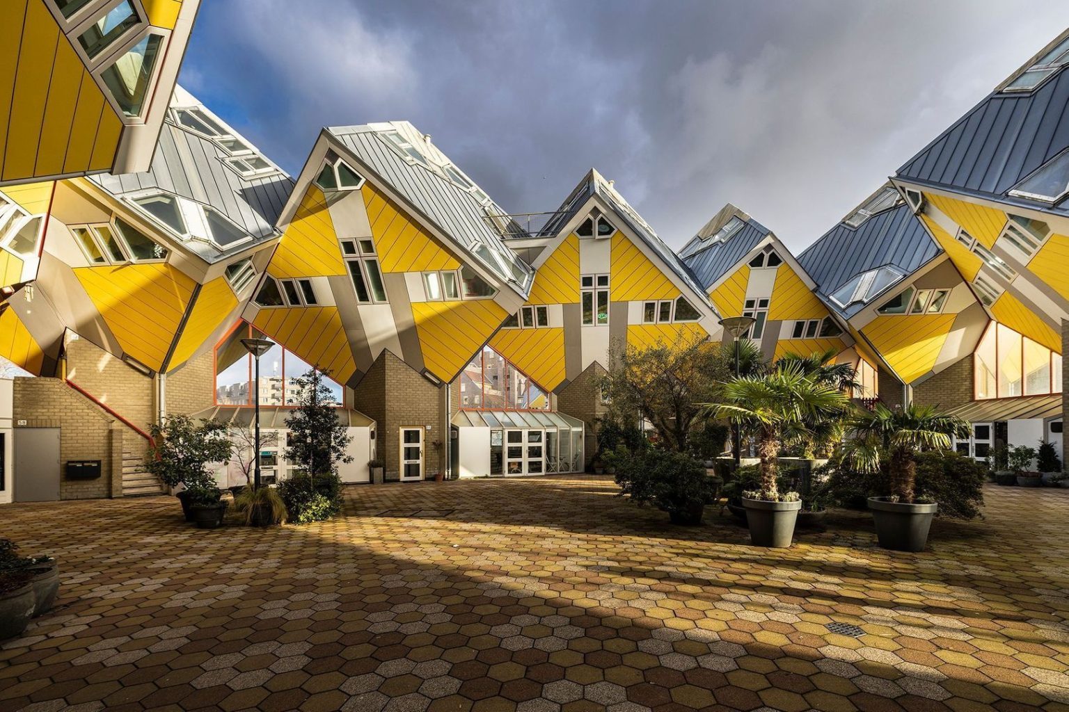 Kubus om in te wonen: lekker praktisch (en zo ziet dat er van binnen ...