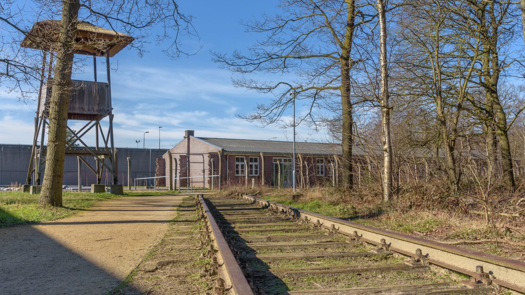 Kamp Westerbork herdenkt eerste transport - LINDA.nl