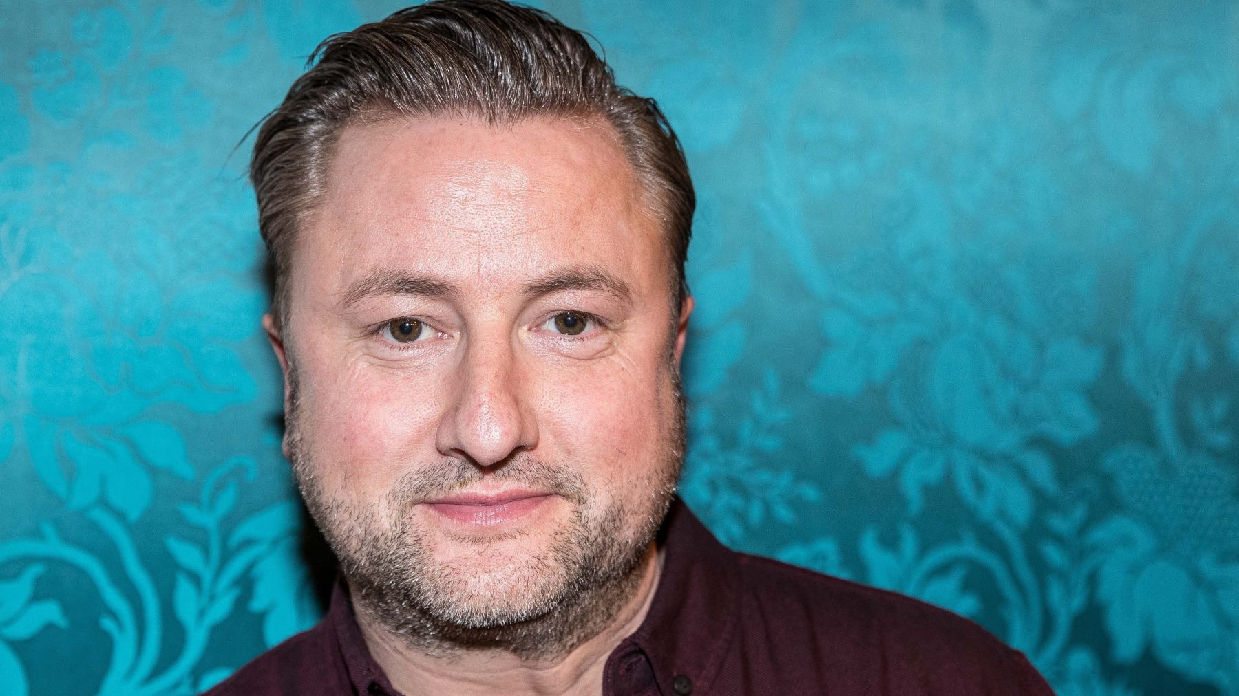 Vrouw presentator Dennis Weening in ambulance naar ziekenhuis op Bali - LINDA.nl