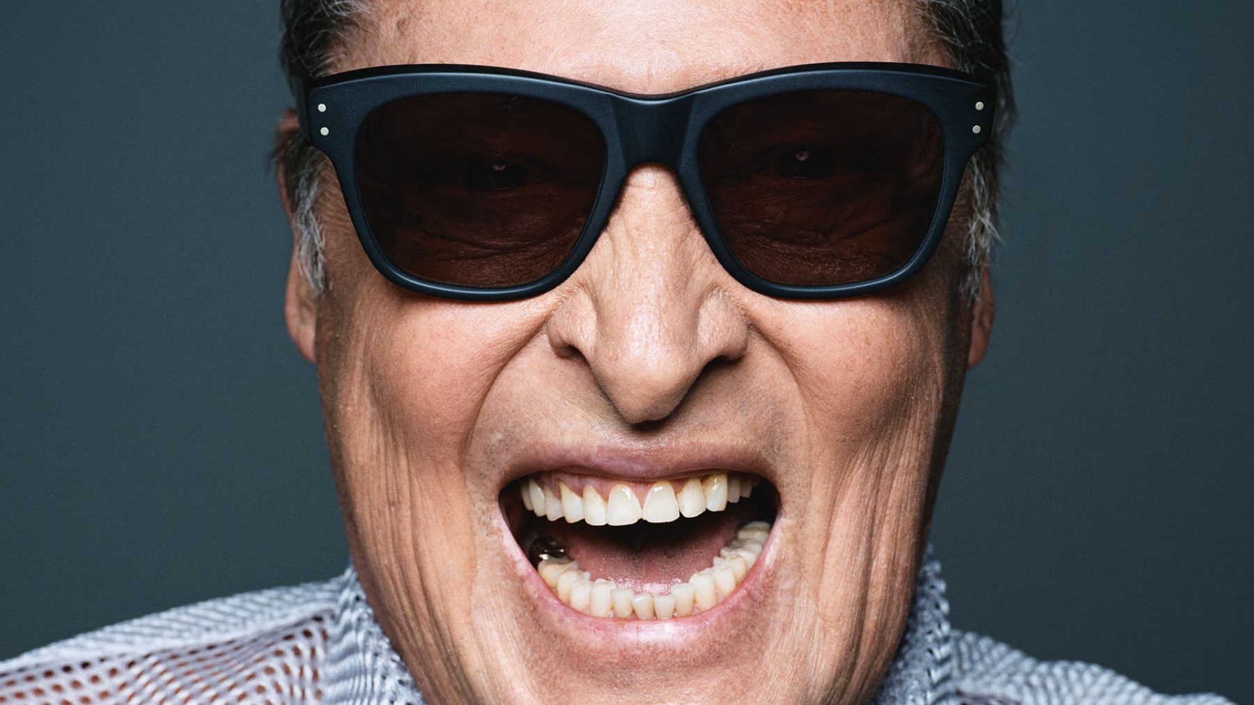 Barry Hay wil hoteldeur als grafsteen: ‘Met zo’n ‘do not disturb’ kaart ...