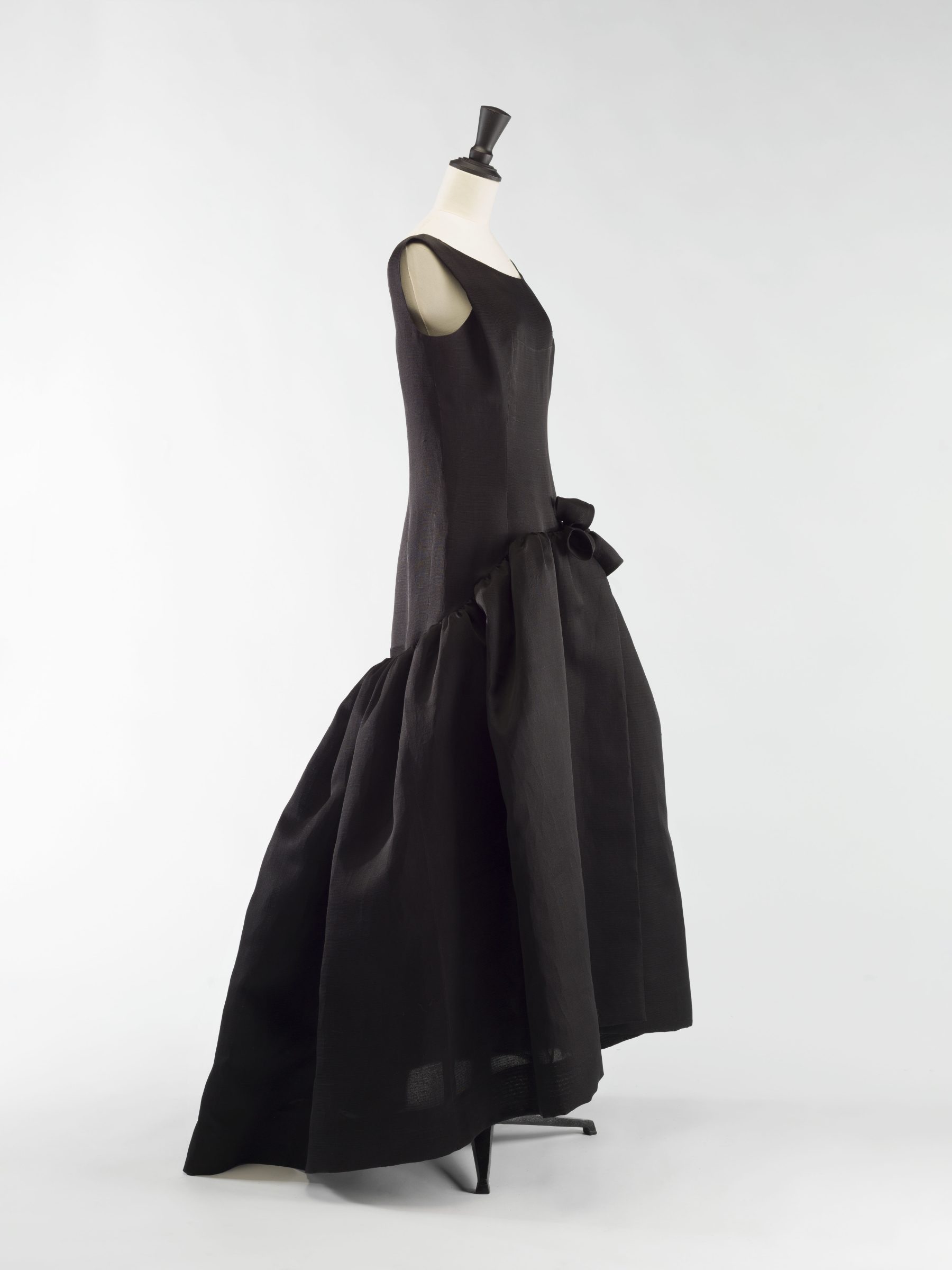 Kunstmuseum Den Haag lanceert expositie over Balenciaga - LINDA.nl