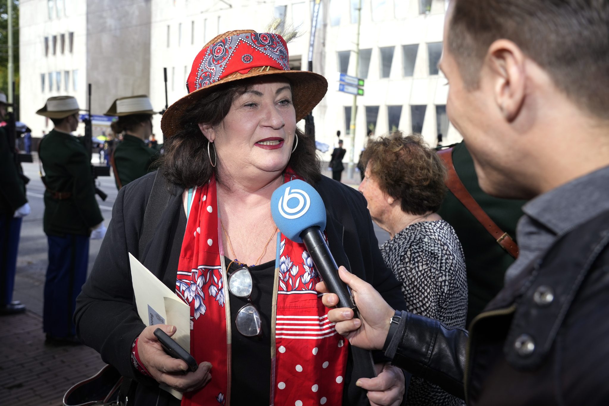 Prinsjesdag: hoedjes loeren met hoedenmaker Susan Dekker - LINDA.nl