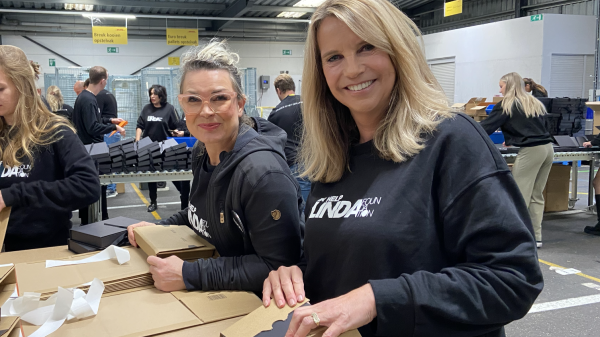 LINDA.foundation inpakdag: 6000 lichtpuntjes op de post - LINDA.nl