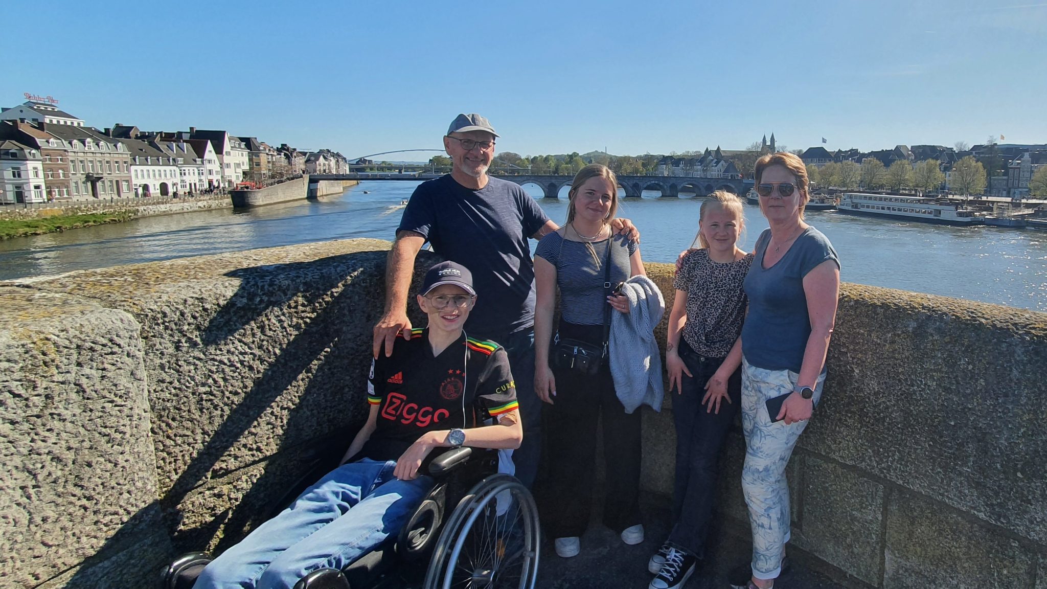 Marcella's zoon Thomas (16) overleed door zeldzame botkanker - LINDA.nl