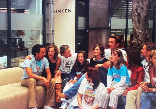 ZOOP-fan Gaby sprak de cast na 18 jaar weer (én nam foto's mee) - LINDA.nl