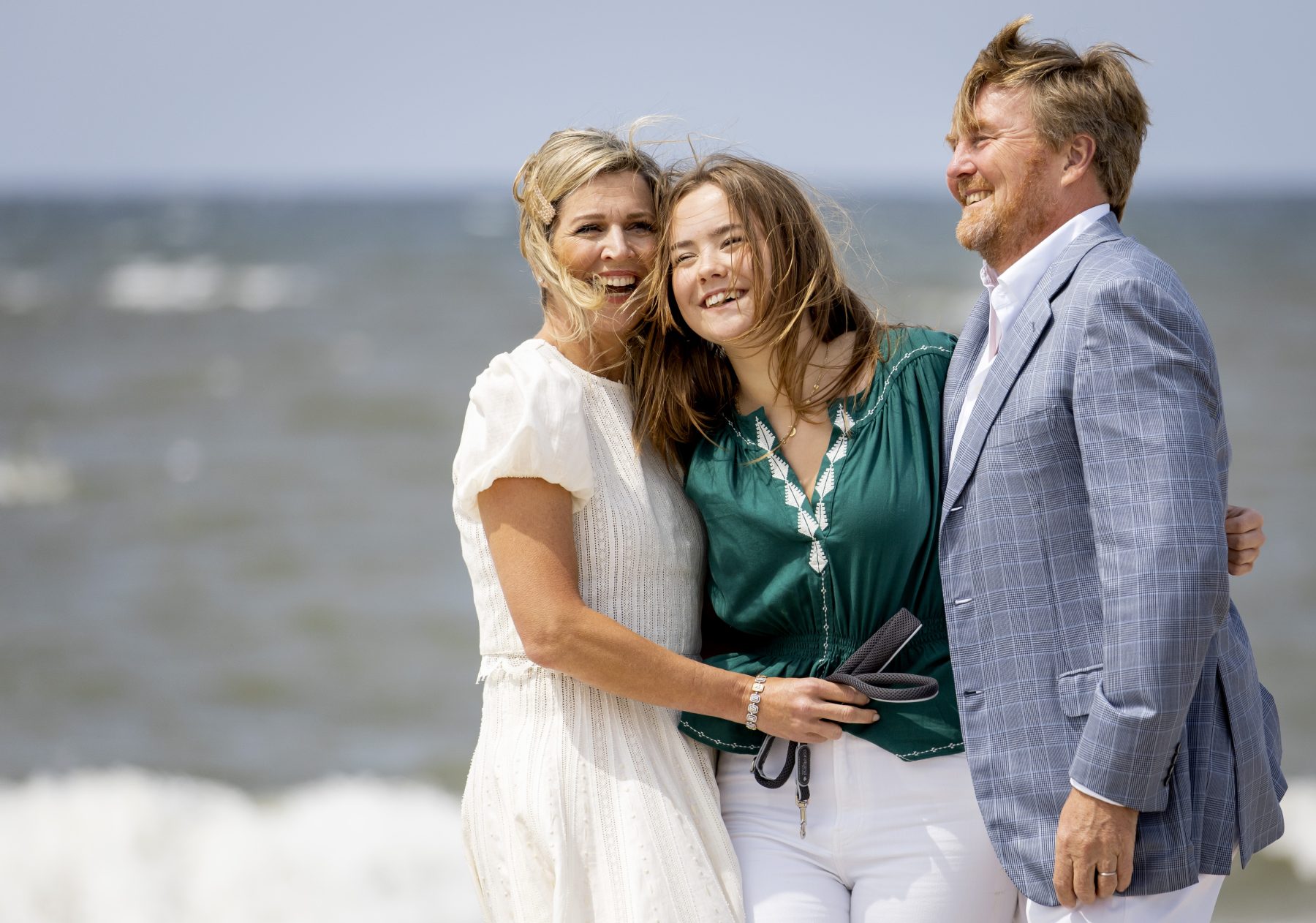 Ariane arriveert op kostschool in Italië, koning deelt stralende foto ...