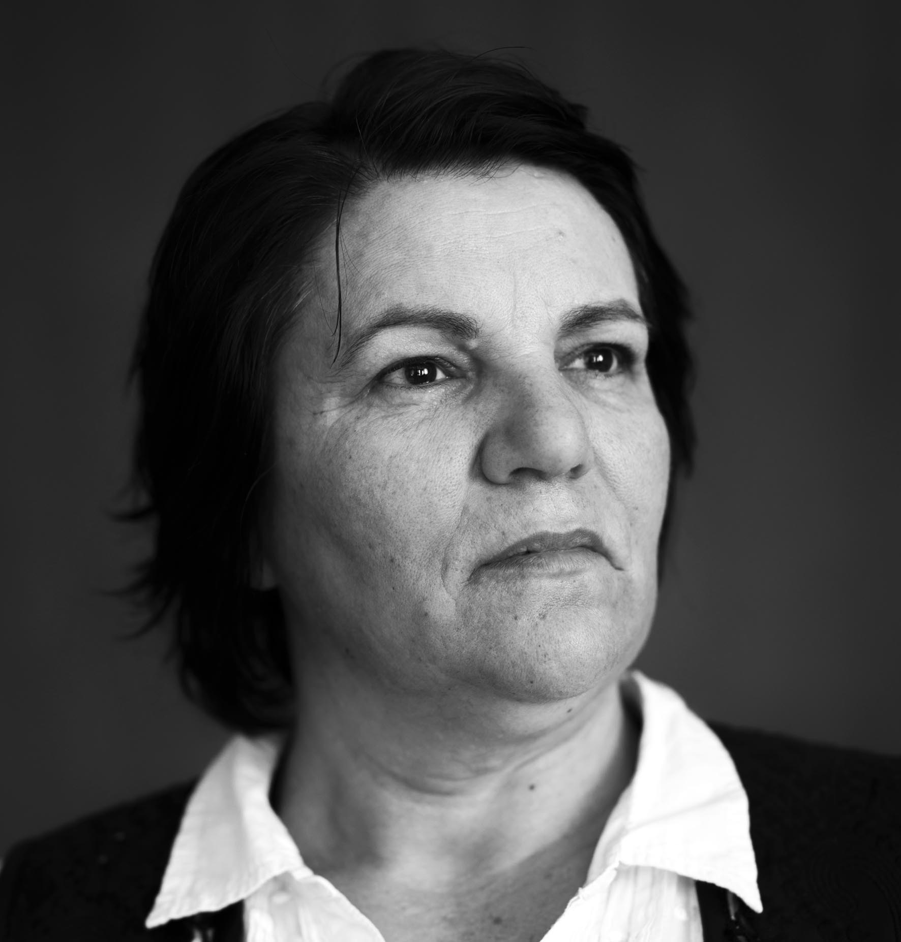 Rachel maakt portretserie van overlevenden misbruik en geweld - LINDA.nl