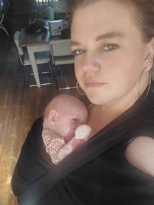 Kelly's baby werd slapend geboren terwijl zij onder narcose was - LINDA.nl