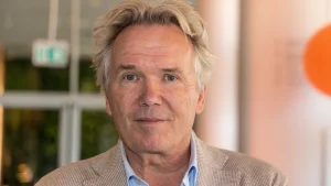 Tom Egbers en NOS hebben tot en met Pasen om alsnog onderling tot oplossing te komen - LINDA.nl