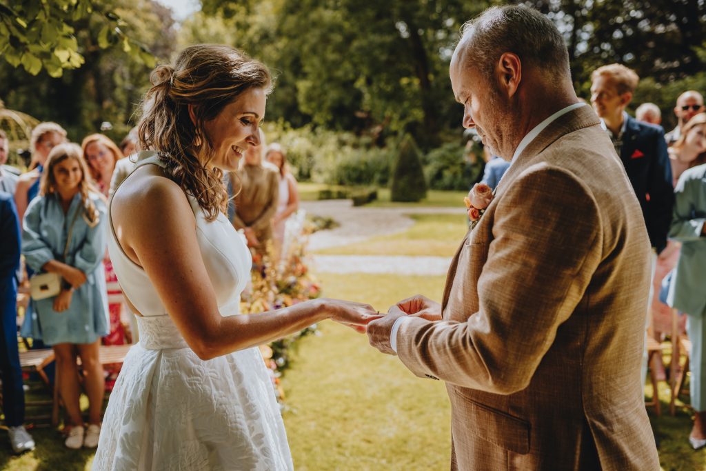 HVNL-presentatrice Annemarie Brüning éindelijk getrouwd met grote ...